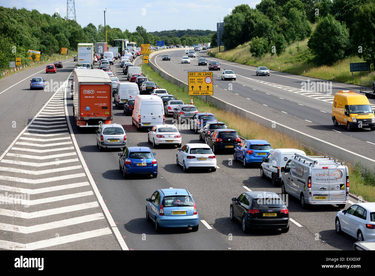 M1 the south motorway sign hi-res stock photography and images - Alamy