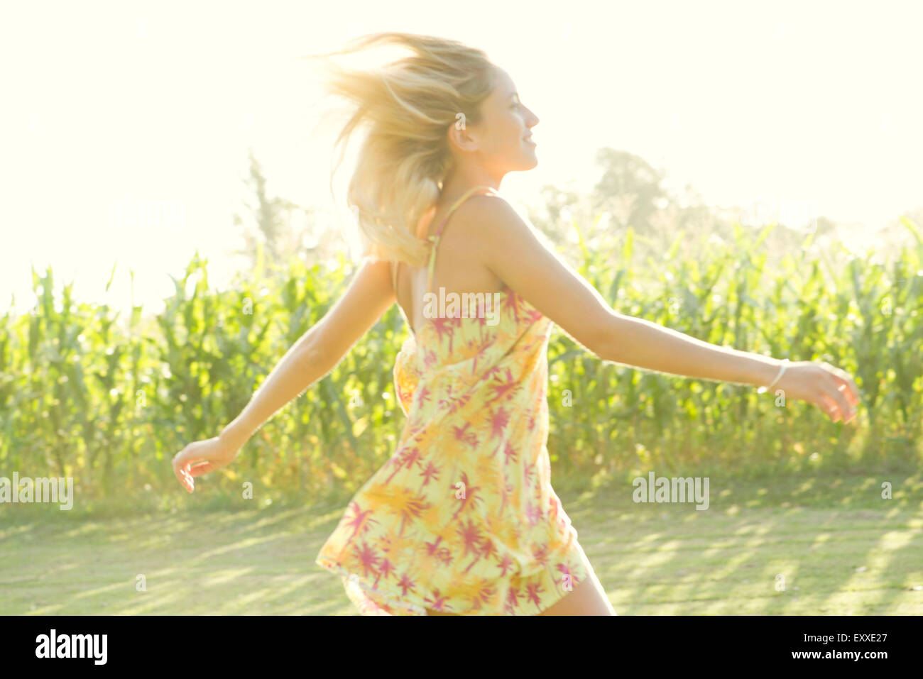 Side view from across the field hi-res stock photography and images - Alamy