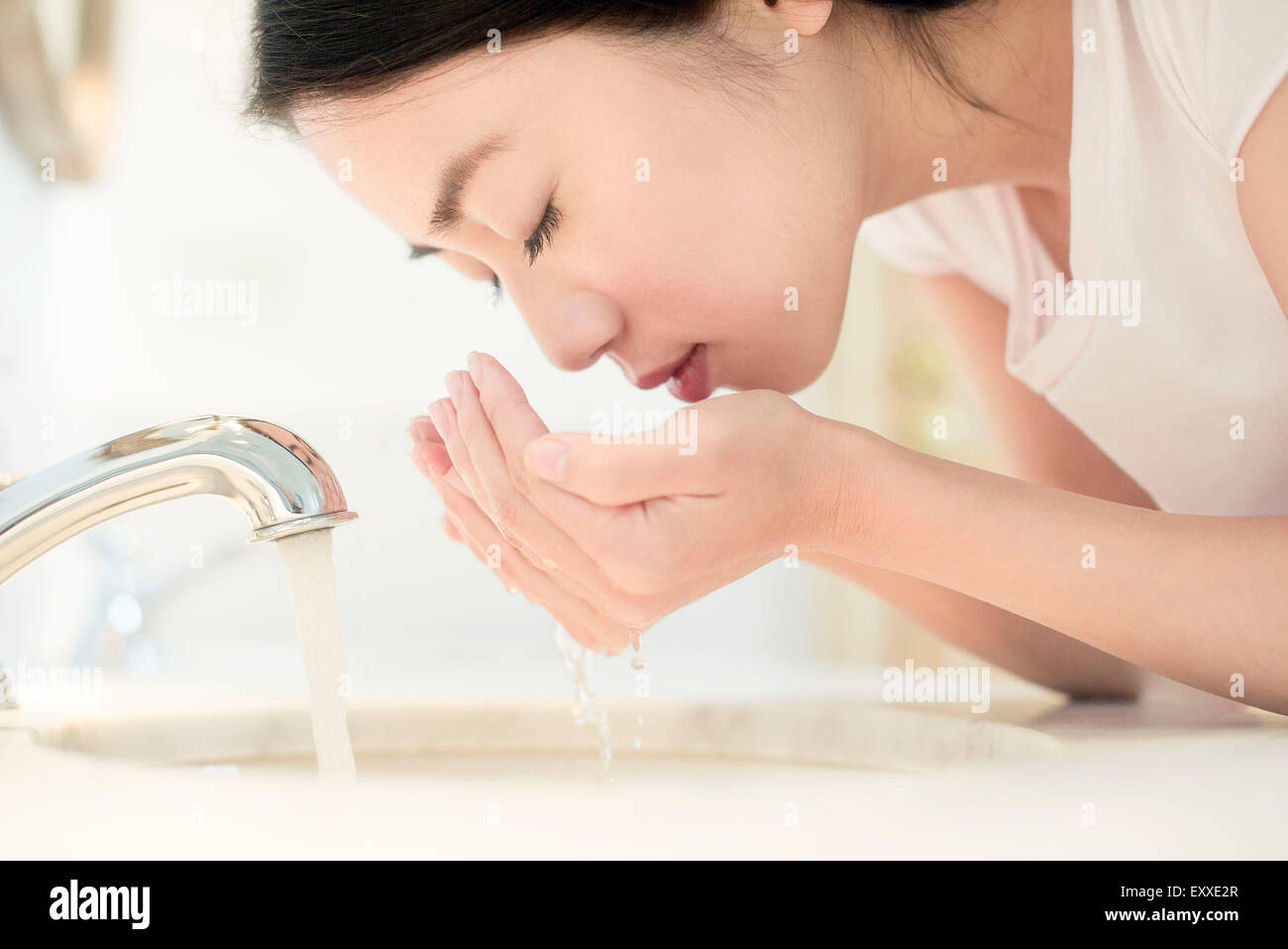 Handwashing room hi-res stock photography and images - Alamy