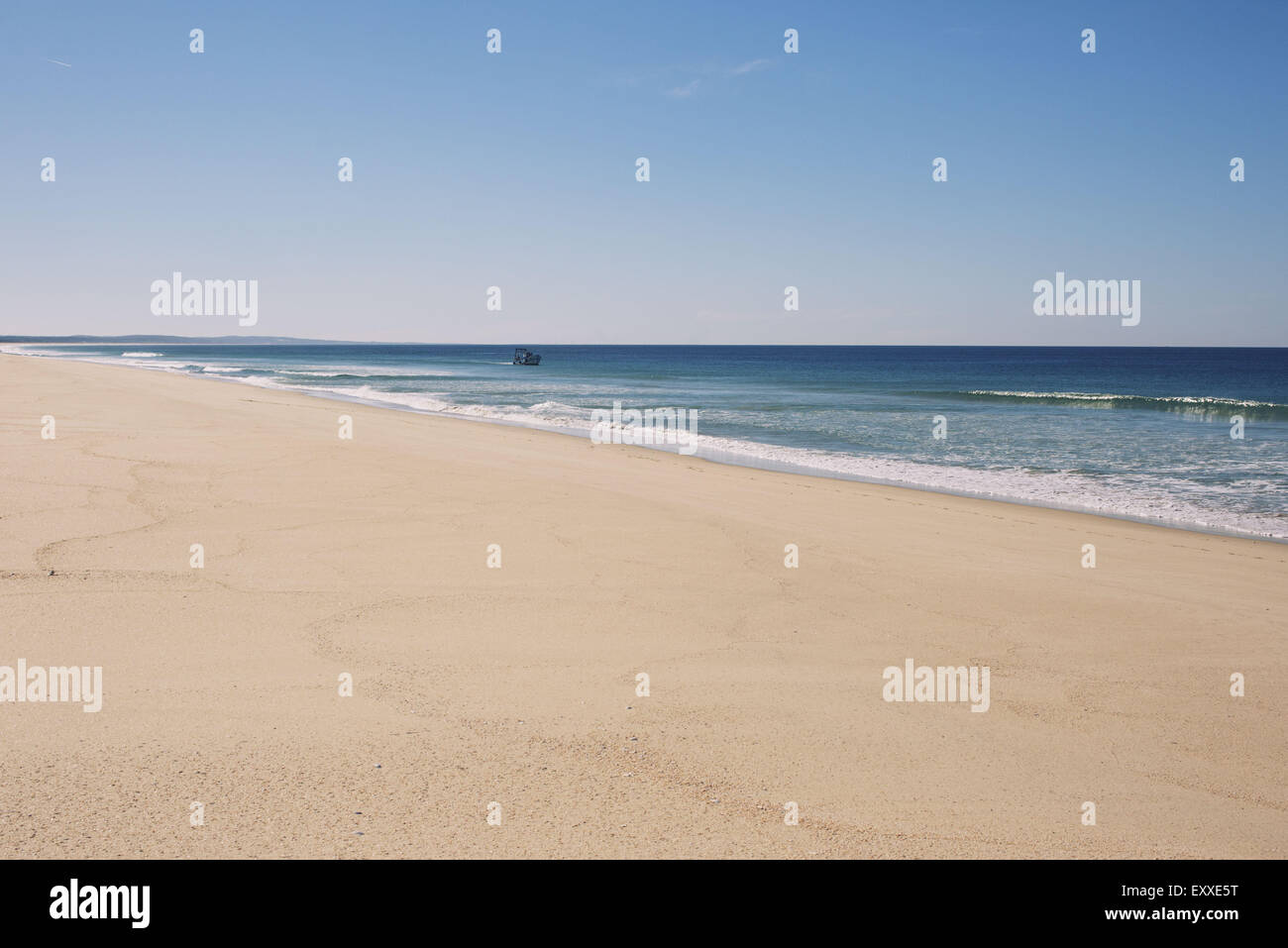 Beach without person hi-res stock photography and images - Alamy