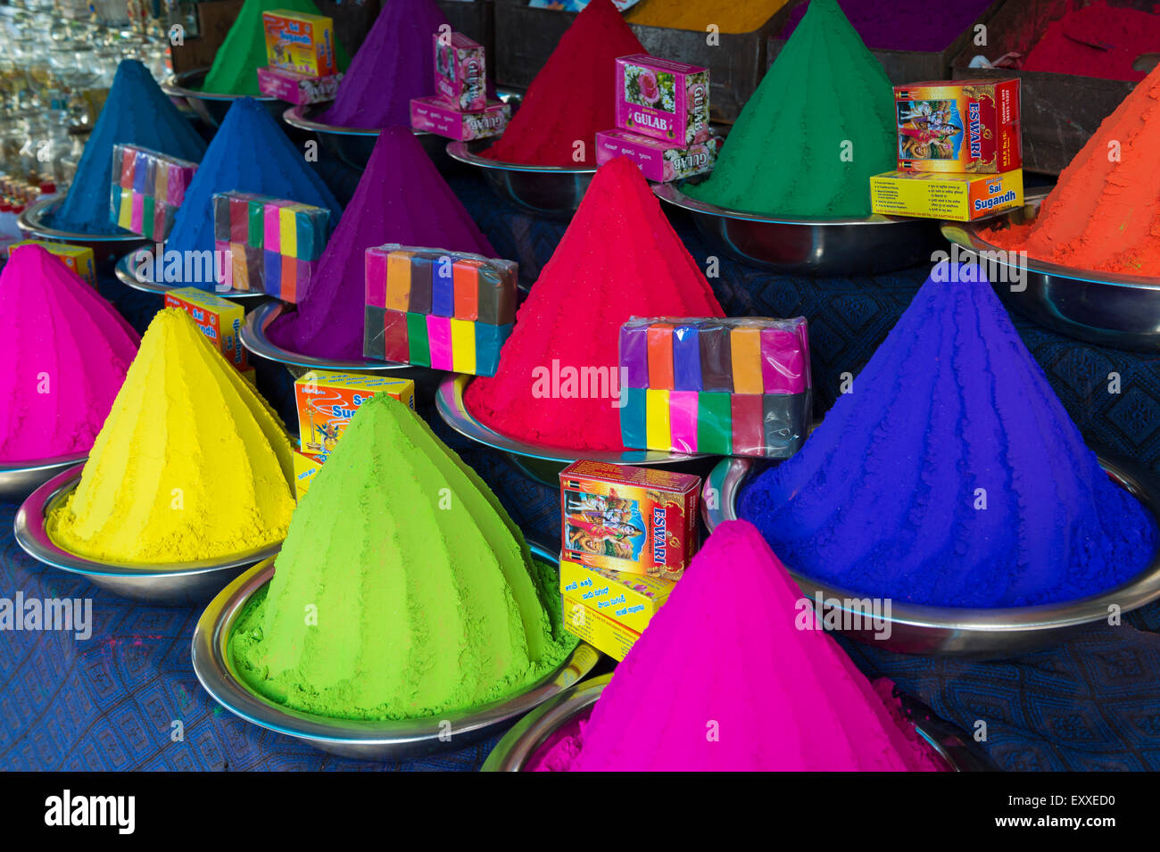 Bindi powder hi-res stock photography and images - Alamy