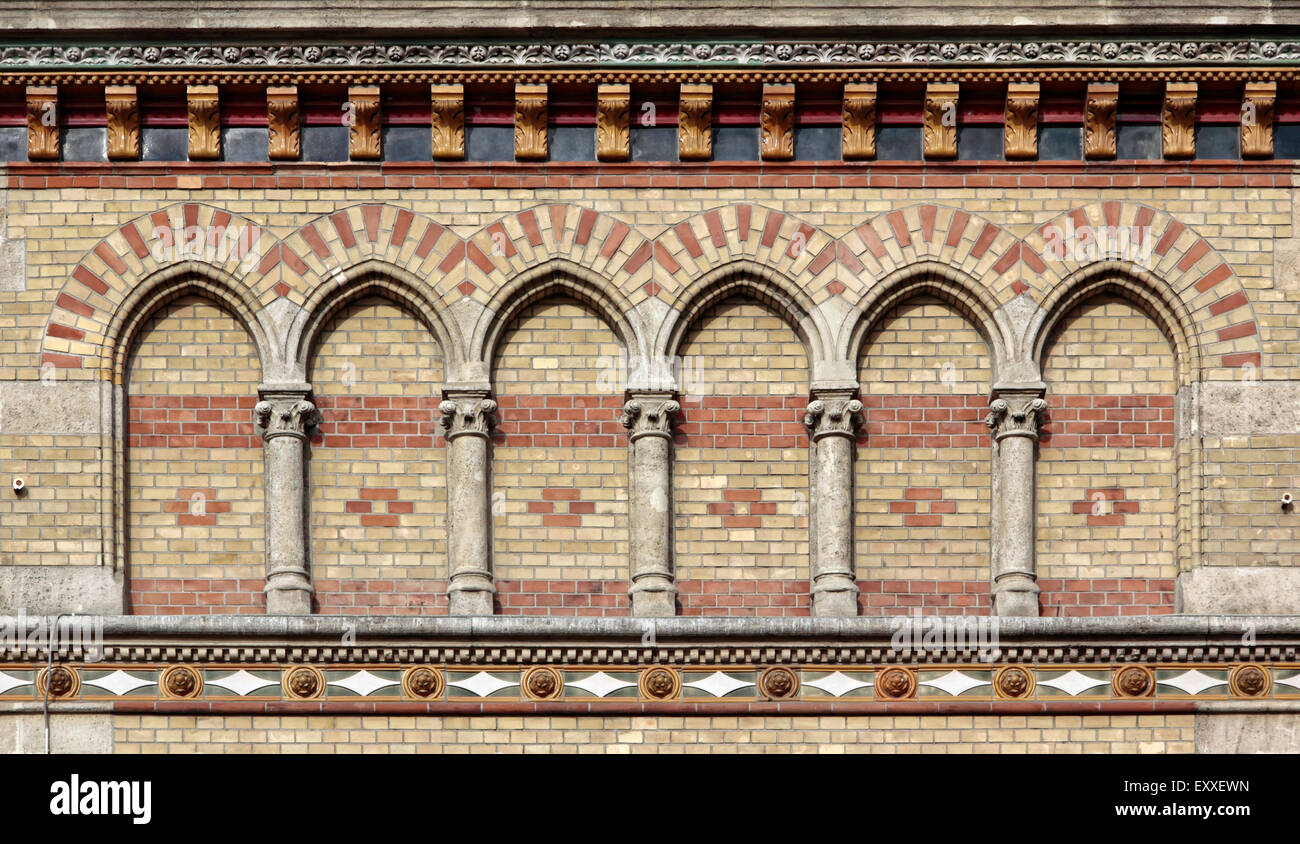 Arched colonnade hi-res stock photography and images - Alamy