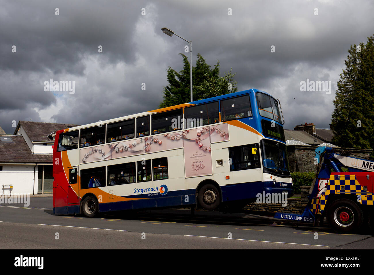 Jacked truck hi-res stock photography and images - Alamy