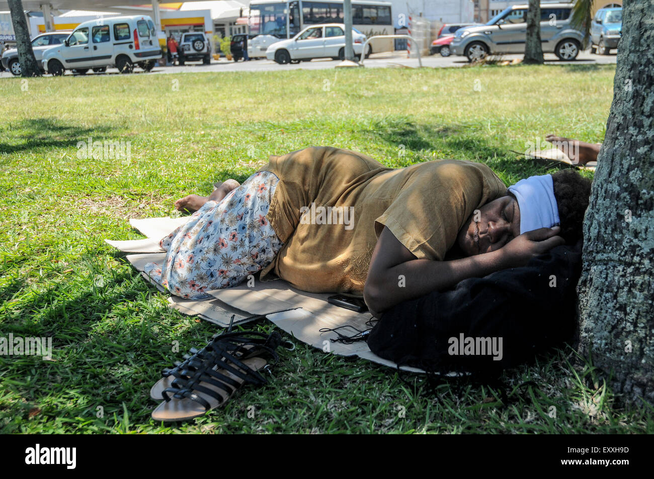 Homeless women black hi-res stock photography and images - Alamy