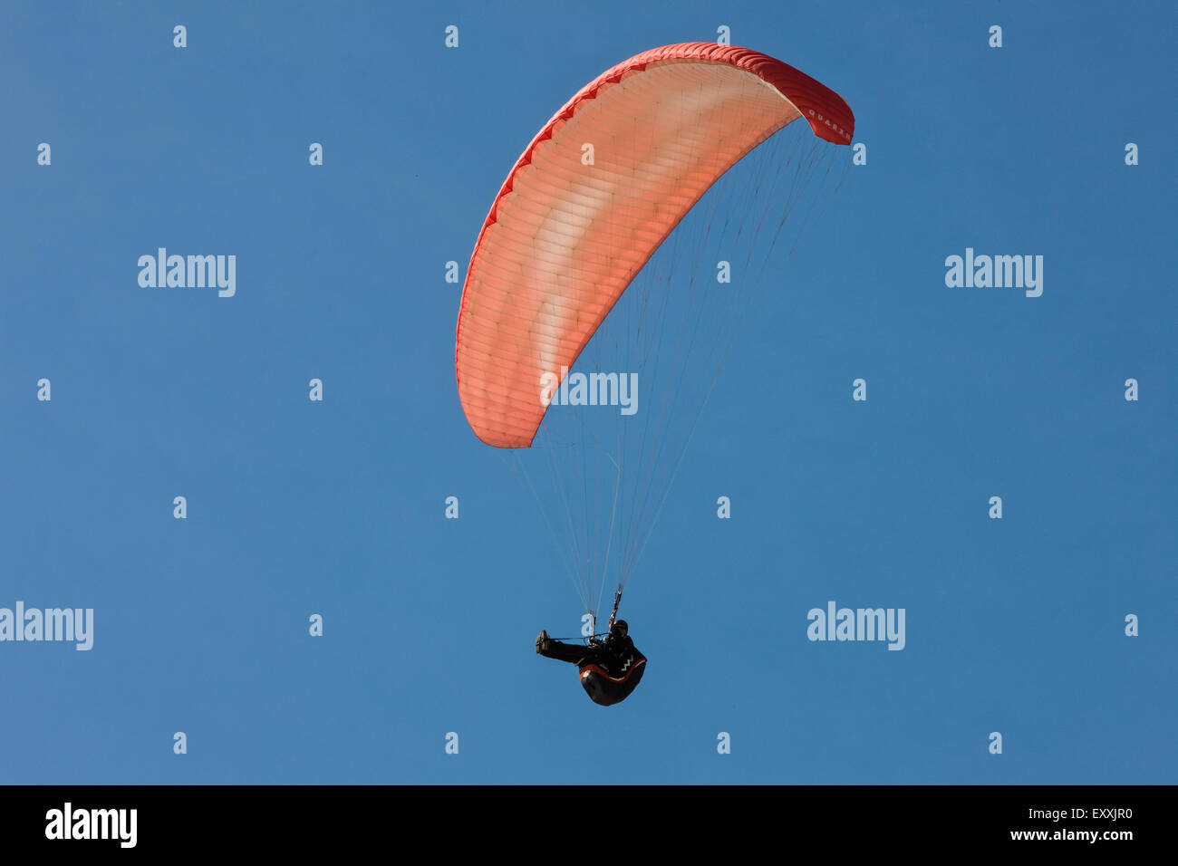 Red paraglider, coast hi-res stock photography and images - Alamy