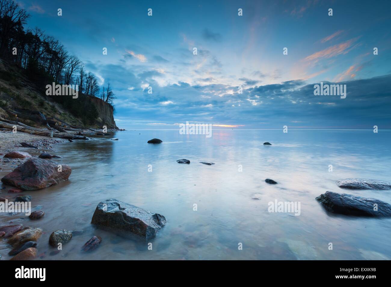 Beautiful Baltic sea shore with big cliff in Gdynia Orlowo. Seashore ...