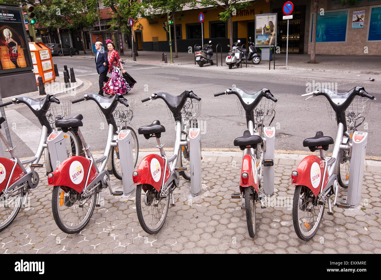 Bicycles for hire in seville hi-res stock photography and images - Alamy