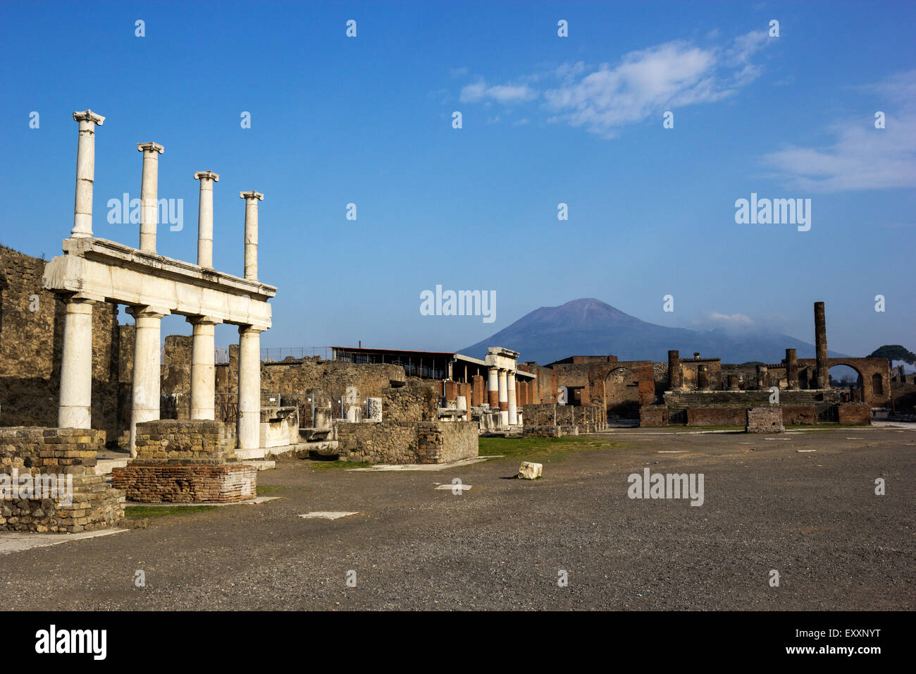 Pompeii italy ruins town volcano hi-res stock photography and images ...