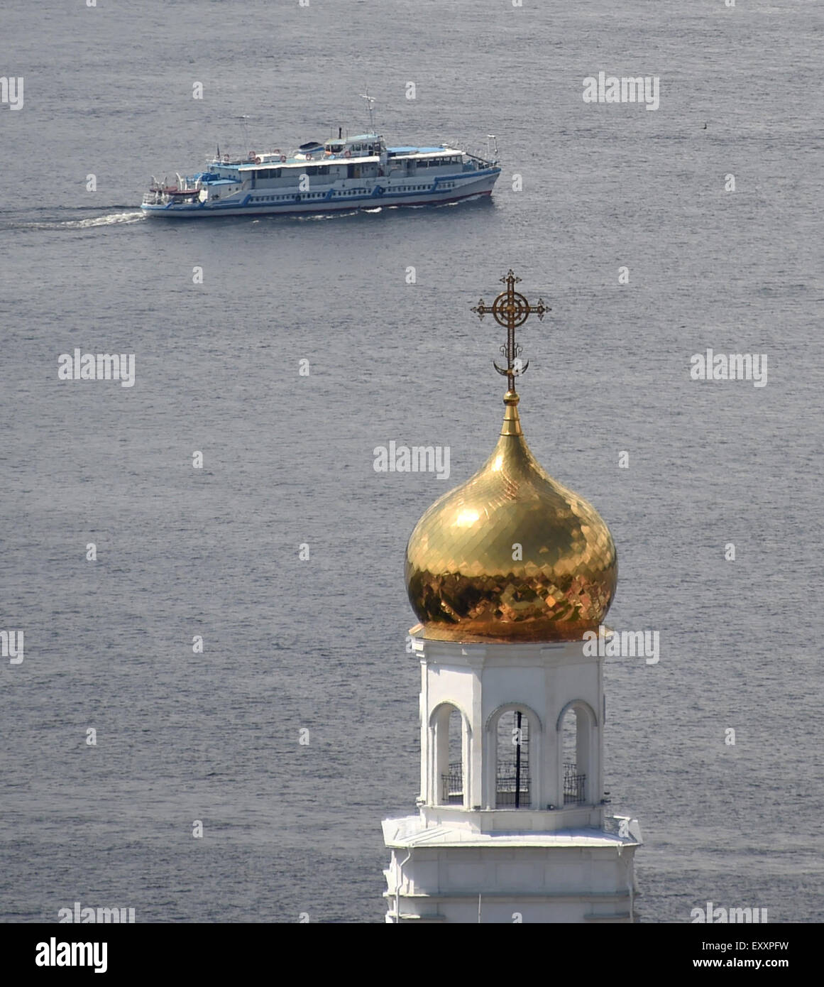 Samara, Russia. 16th July, 2015. A cruise vessel makes its way across ...