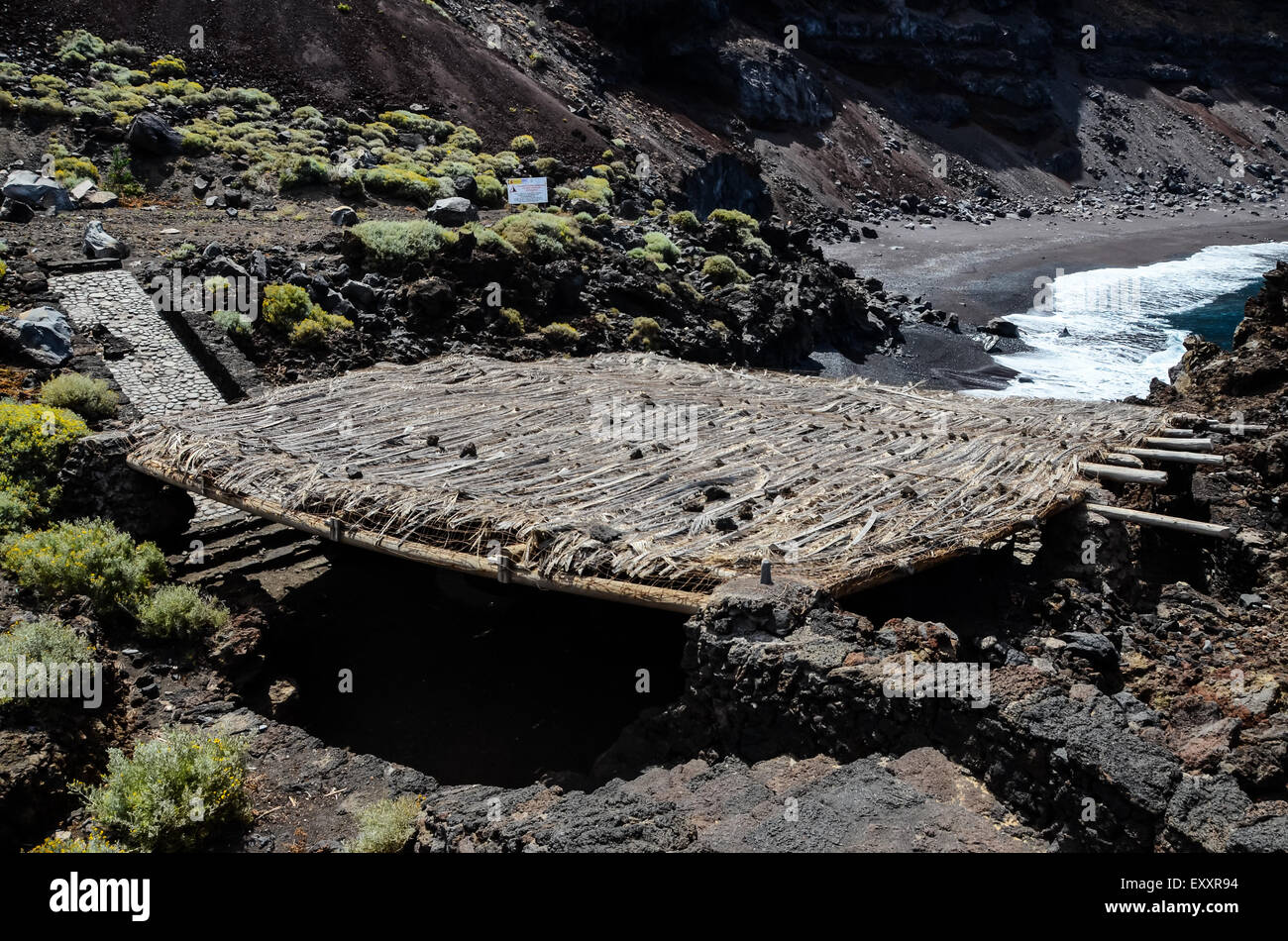 Texture of the classic thatch roof Stock Photo - Alamy