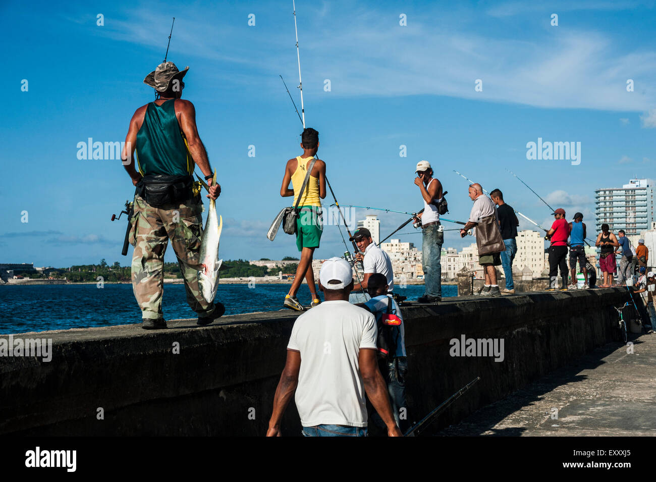 Cuban men fishing hi-res stock photography and images - Alamy