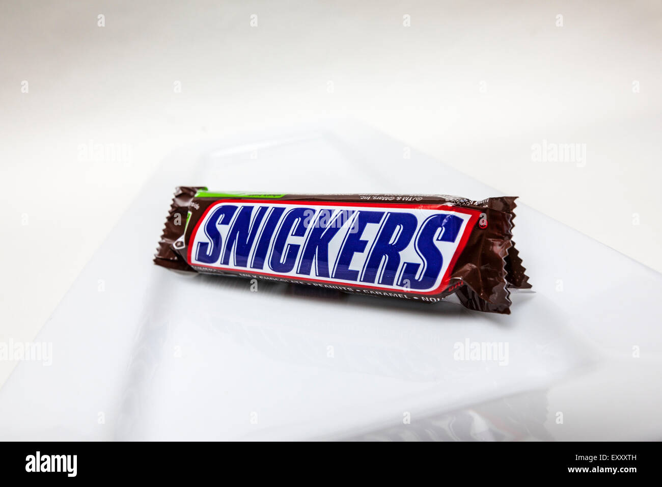 Snickers bar hi-res stock photography and images - Alamy