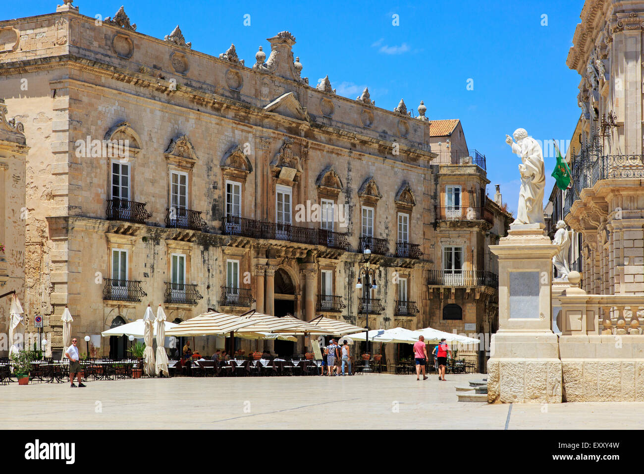 Piazzo del Duomo, Ortygia, Syracuse, Sicily, Italy Stock Photo - Alamy