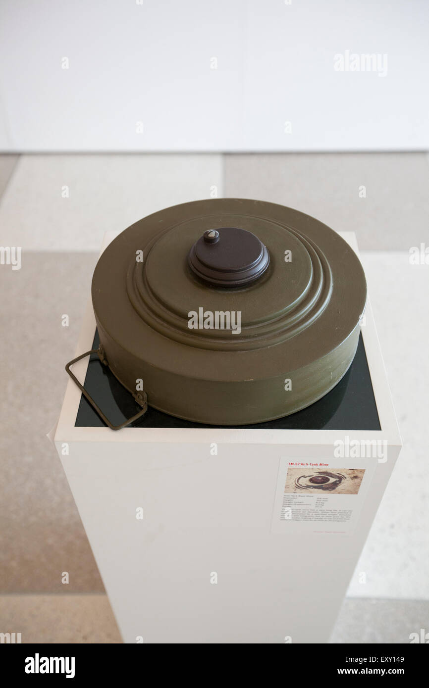 Anti tank mine hi-res stock photography and images - Alamy
