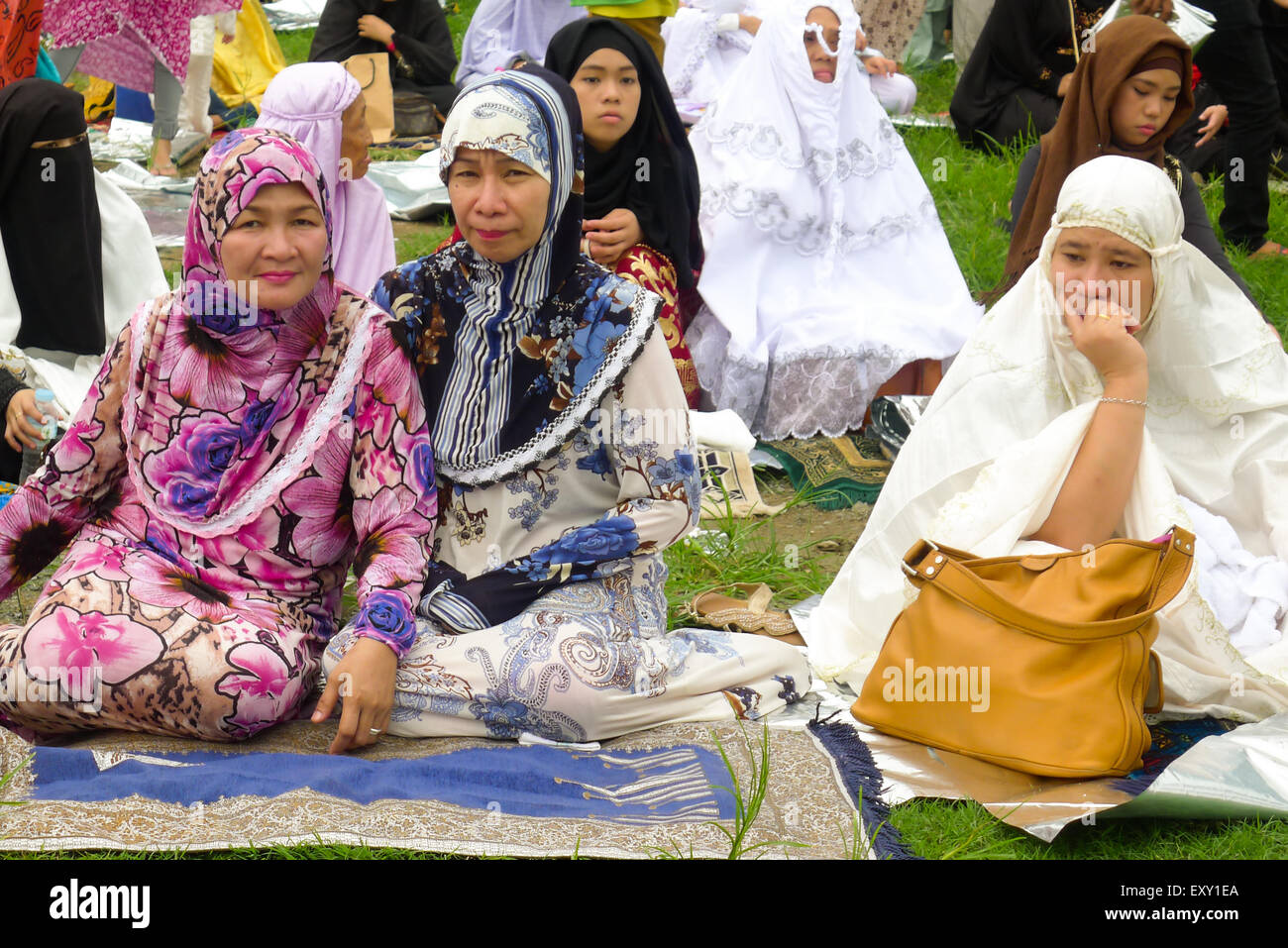 Manila, Philippines. 17th July, 2015. Elderly Muslim women gamely posed ...