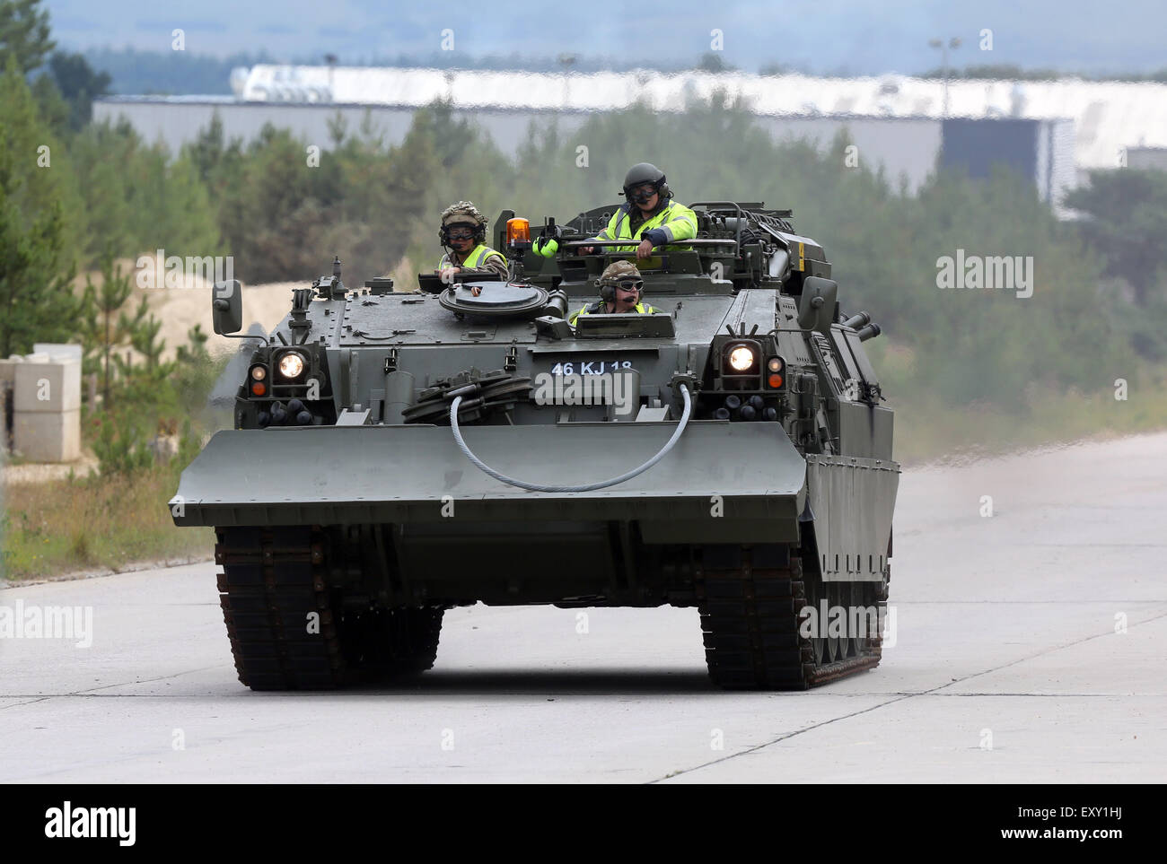 British army Challenger Armoured Repair and Recovery Vehicle (CRARRV ...