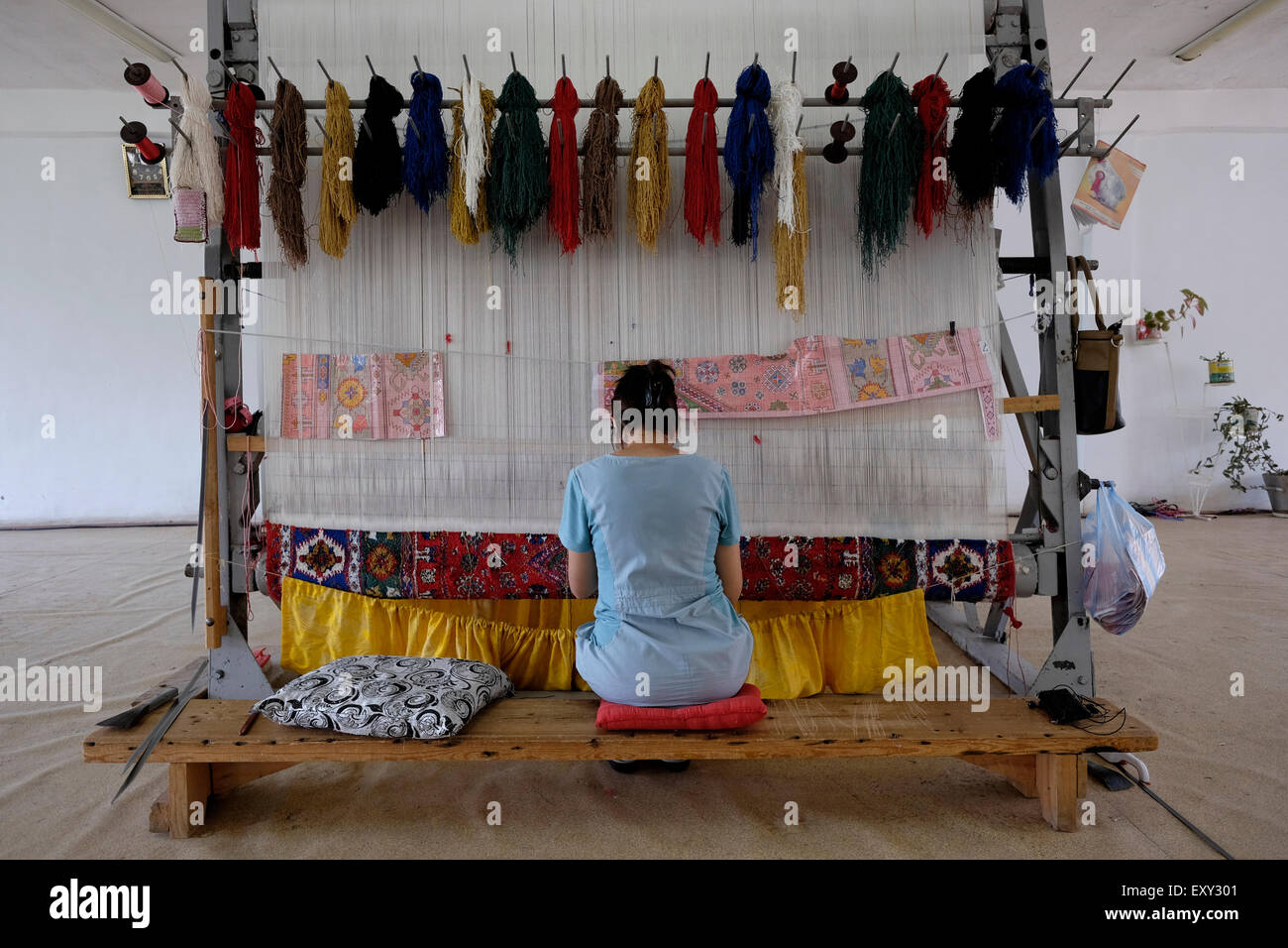 Weaving process hi-res stock photography and images - Alamy