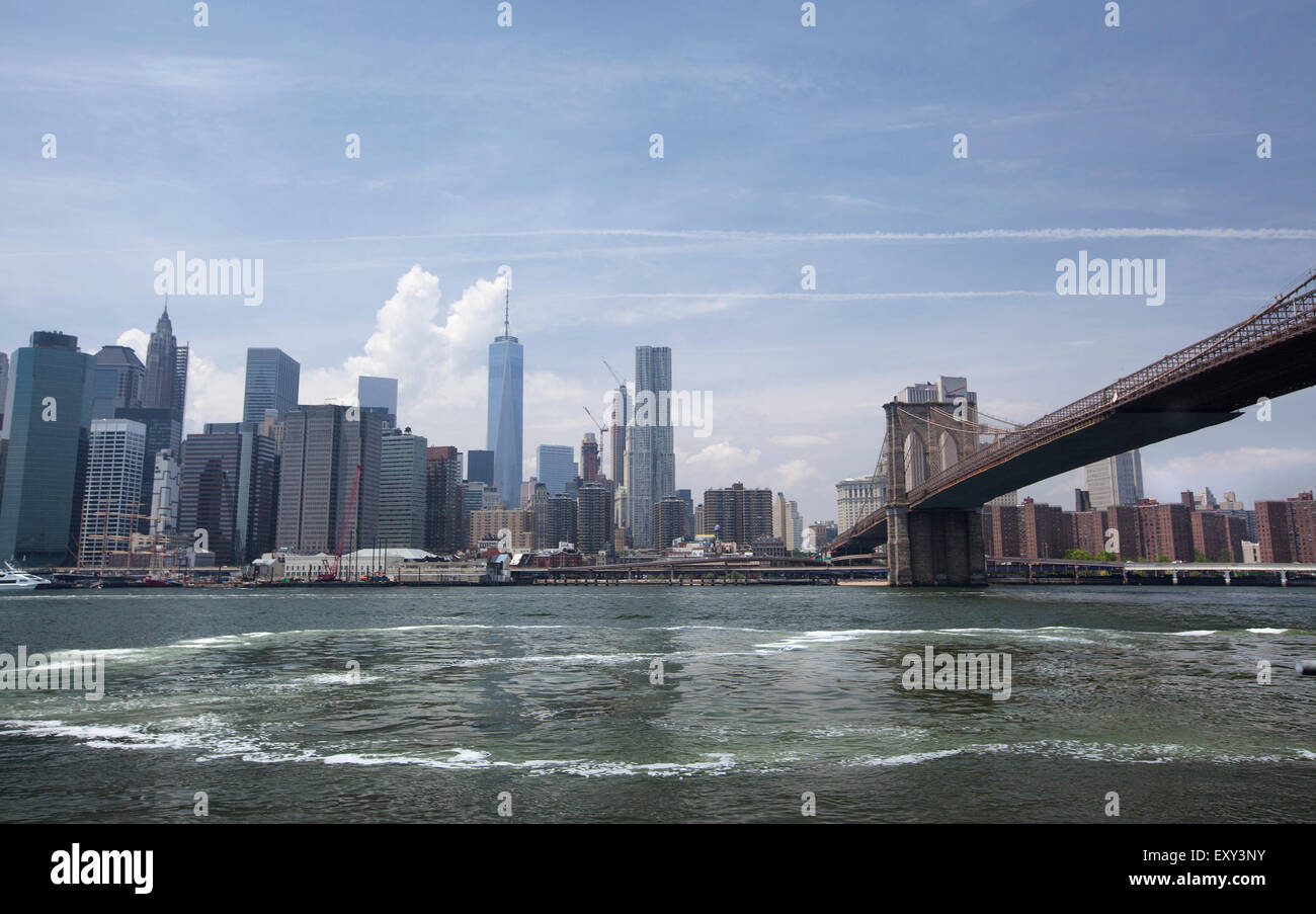 NEW YORK - May 28, 2015: View of Manhattan from Brooklyn Heights Park ...