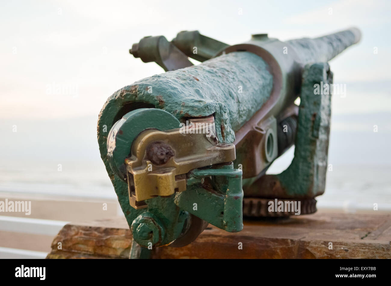 12 pounder gun hi-res stock photography and images - Alamy