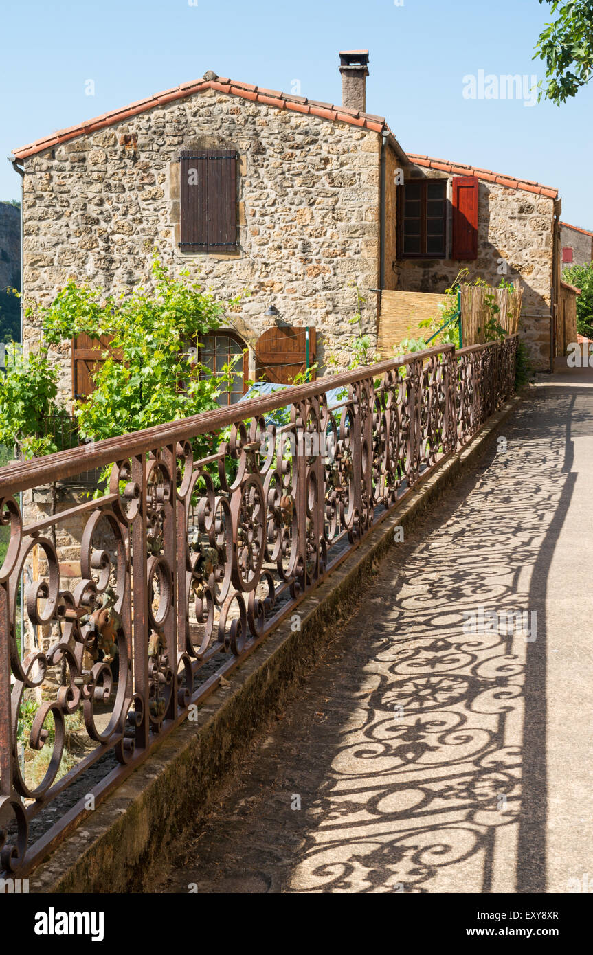 Cast iron railing hi-res stock photography and images - Alamy