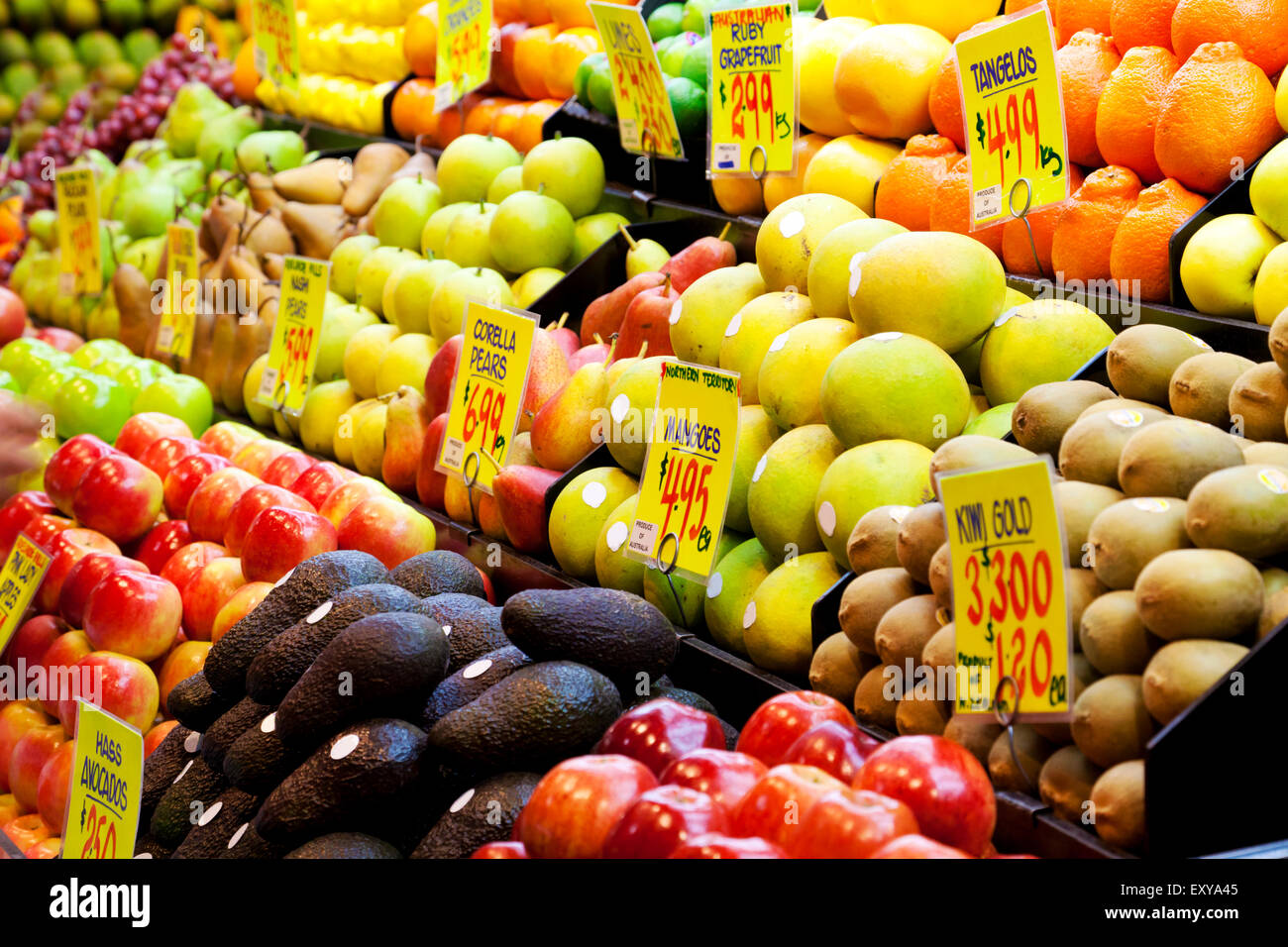 Grocery fruits stall hi-res stock photography and images - Alamy
