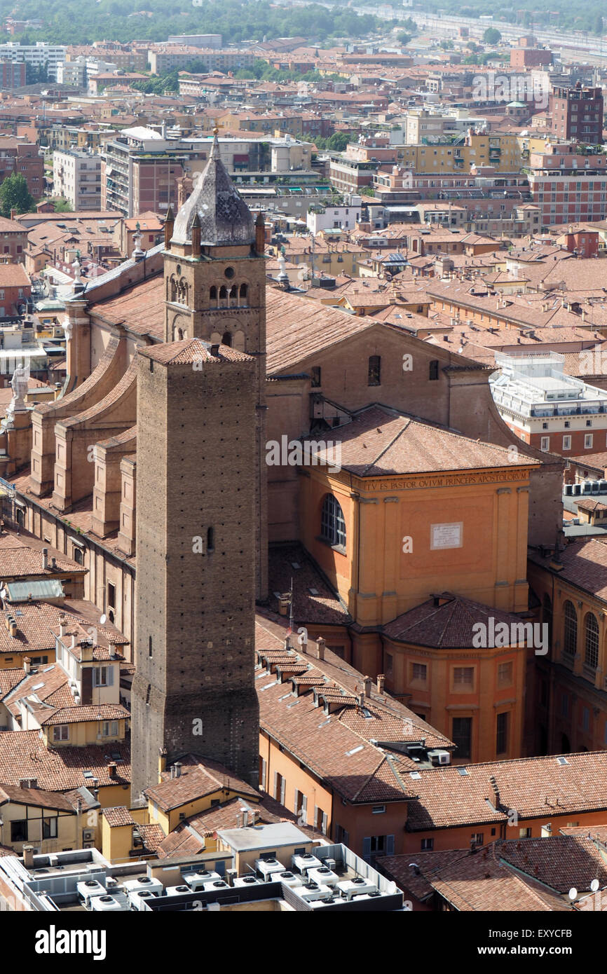 Torre degli asinelli hi-res stock photography and images - Alamy