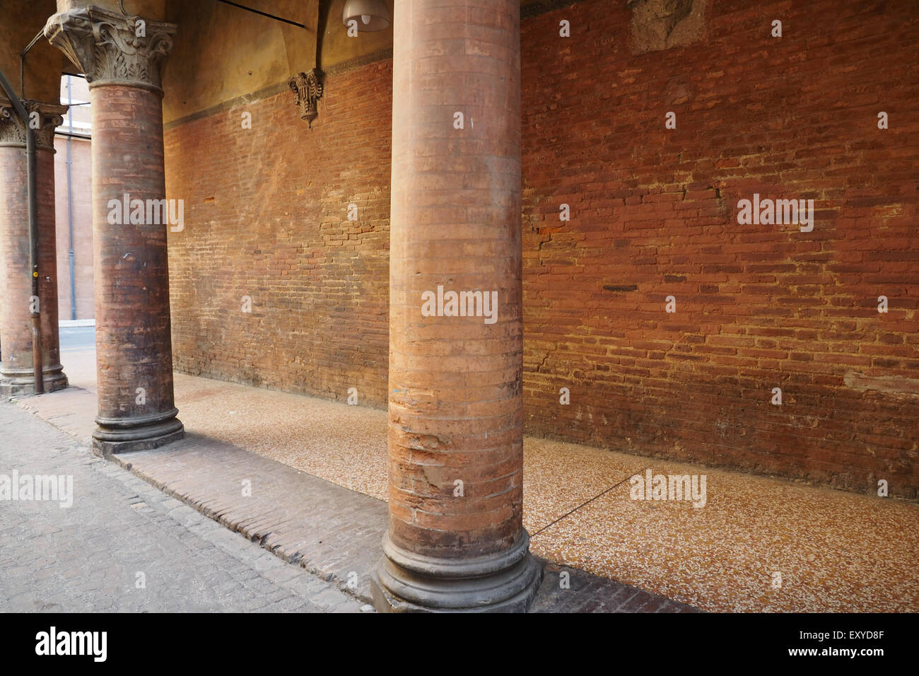 Column brick hi-res stock photography and images - Alamy