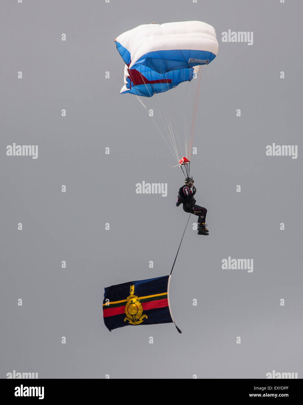 Navy parachute team hi-res stock photography and images - Alamy