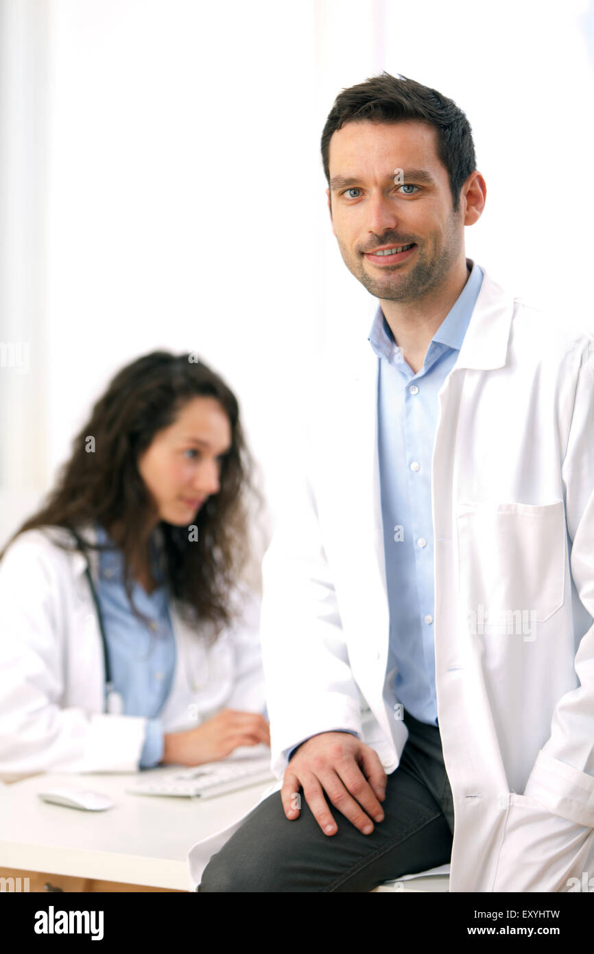 Doctor overall hi-res stock photography and images - Alamy