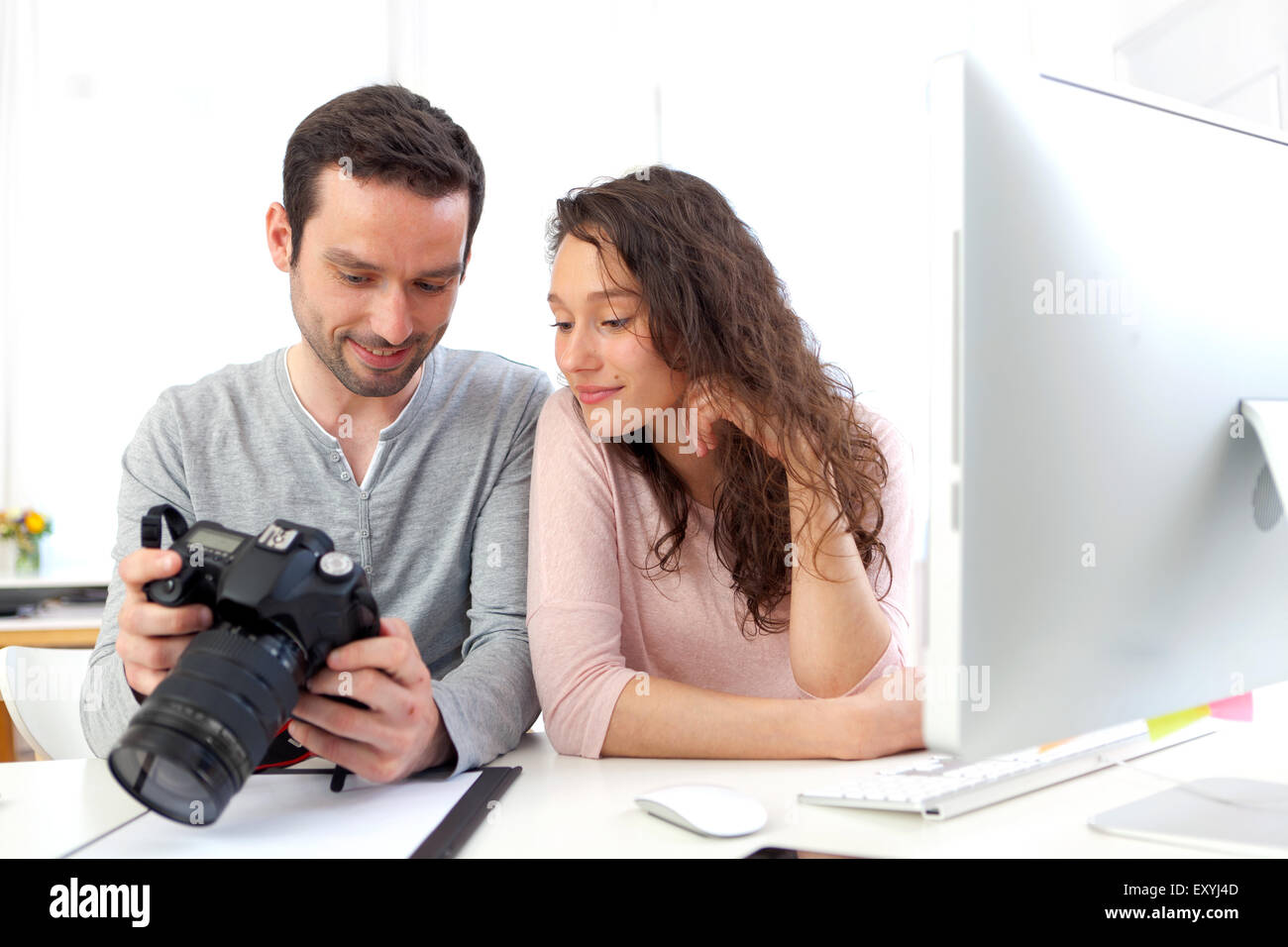 View of a Photographer show results to his model Stock Photo - Alamy