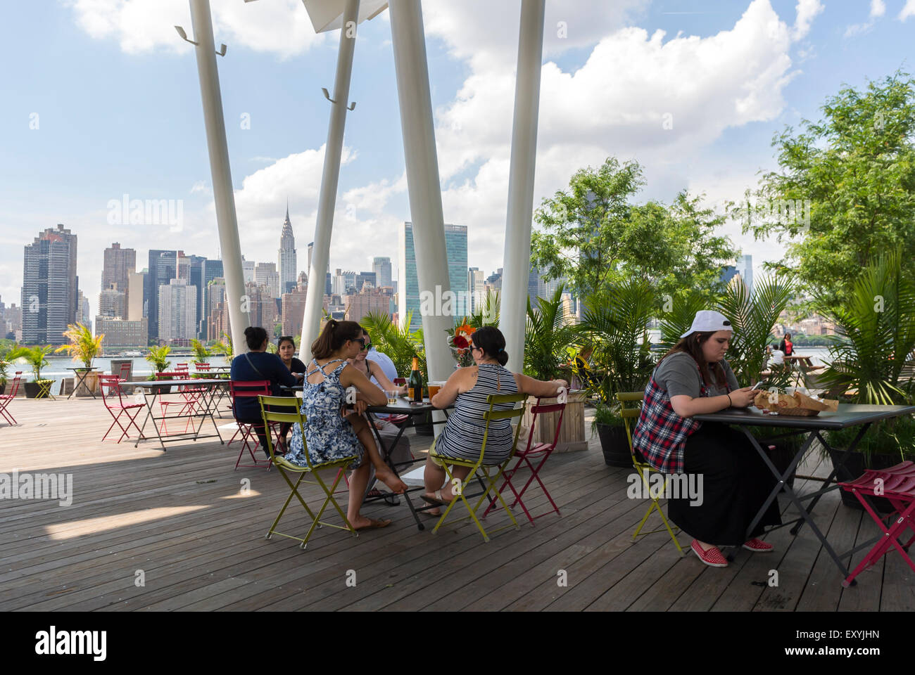 Sharing drinks outside cafe terrace hi-res stock photography and images ...