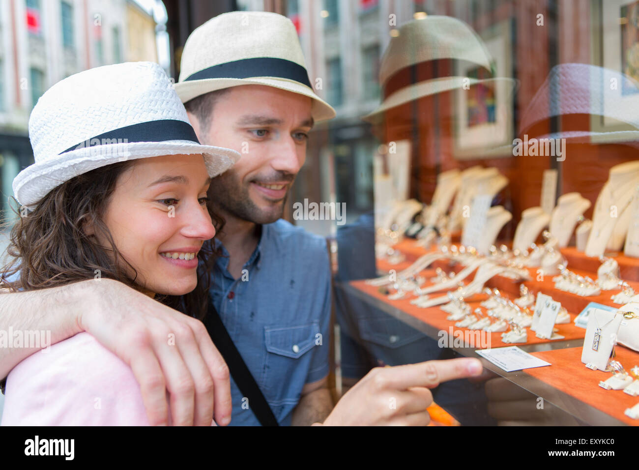Jewelry store front hi-res stock photography and images - Alamy
