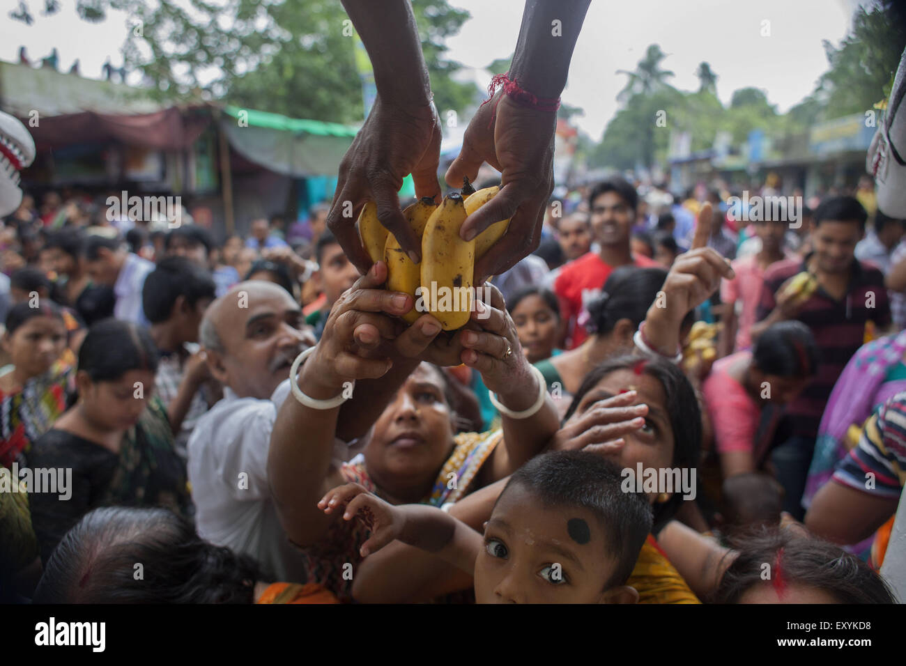 Dhaka, Bangladesh. 18th July, 2015. Bangladeshi Hindu devotees ...