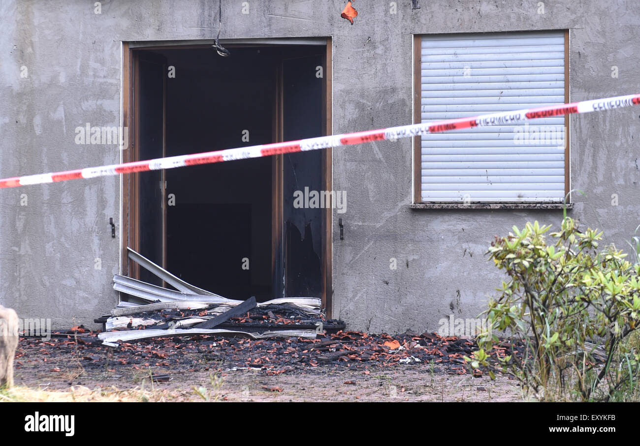 Remchingen, Germany. 18th July, 2015. A police cordon in front of a ...