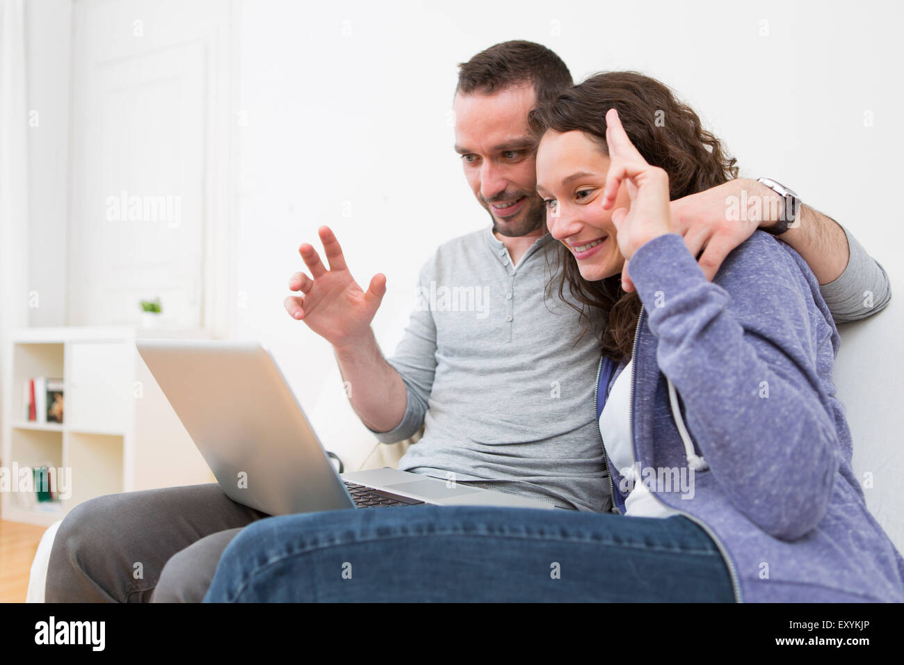 Videocall couple hi-res stock photography and images - Alamy