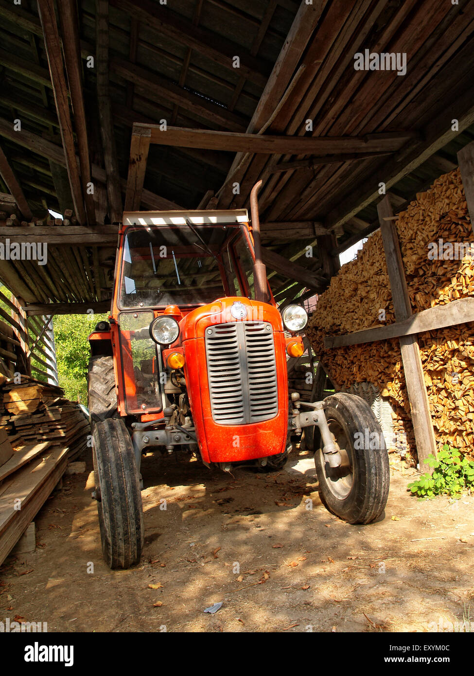 Tractor parked in barn hi-res stock photography and images - Alamy