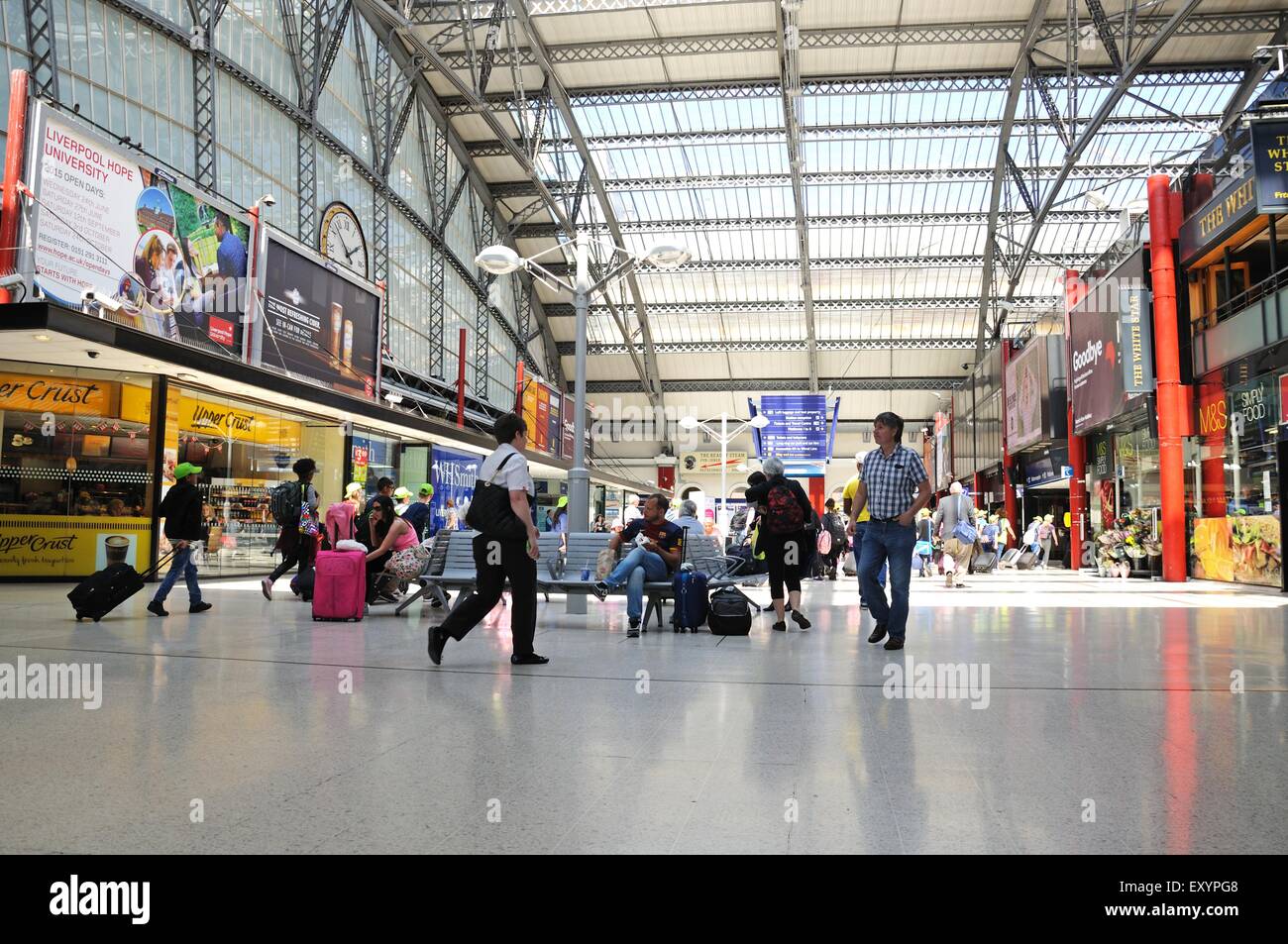 Concourse in liverpool street hi-res stock photography and images - Alamy