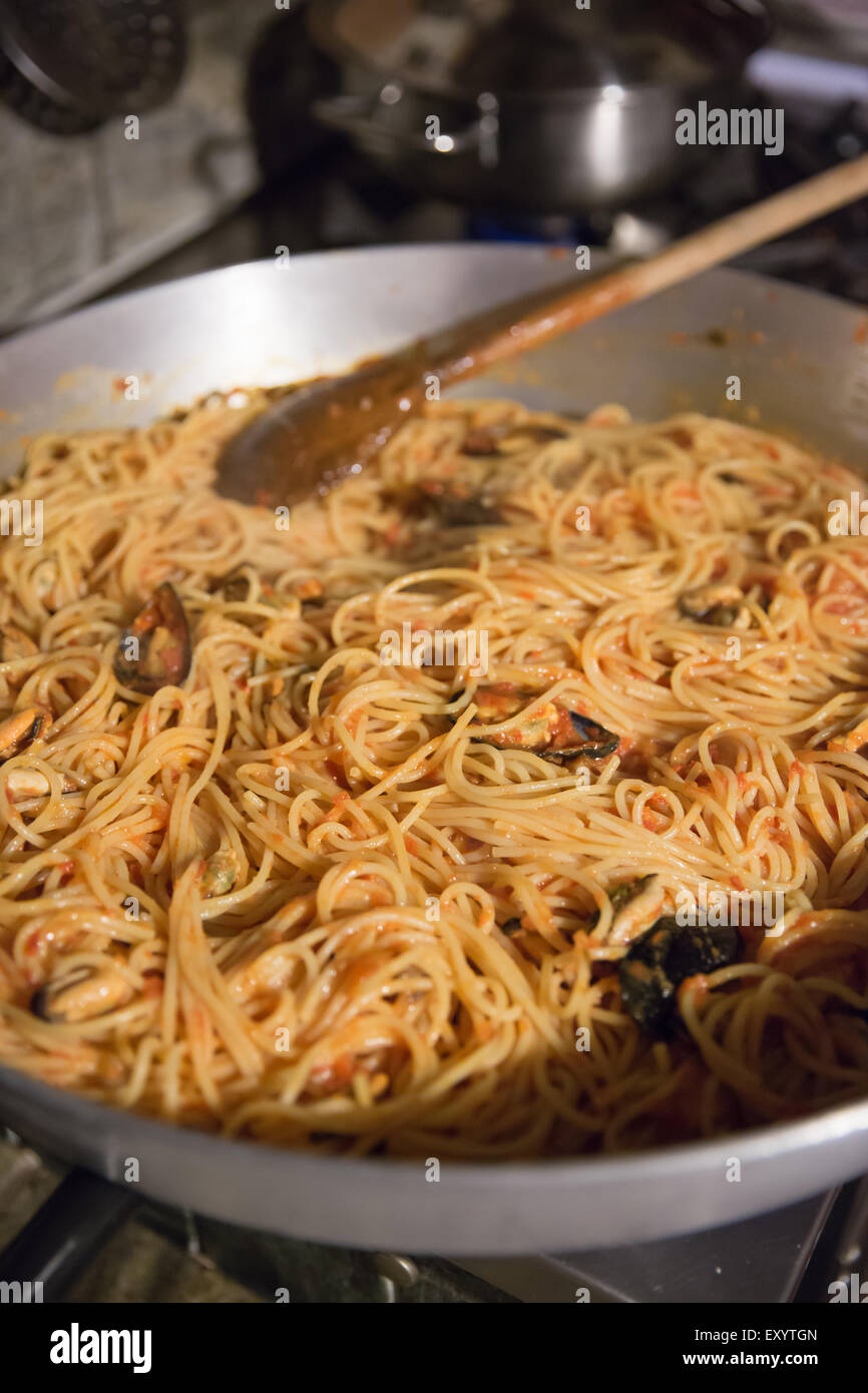 A big pan of spaghetti in the kitchen Stock Photo - Alamy