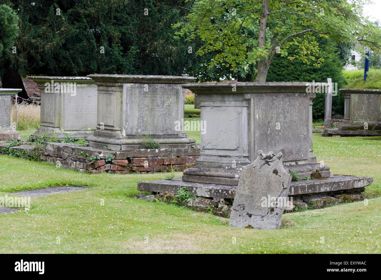 Stone grave tombs hi-res stock photography and images - Alamy