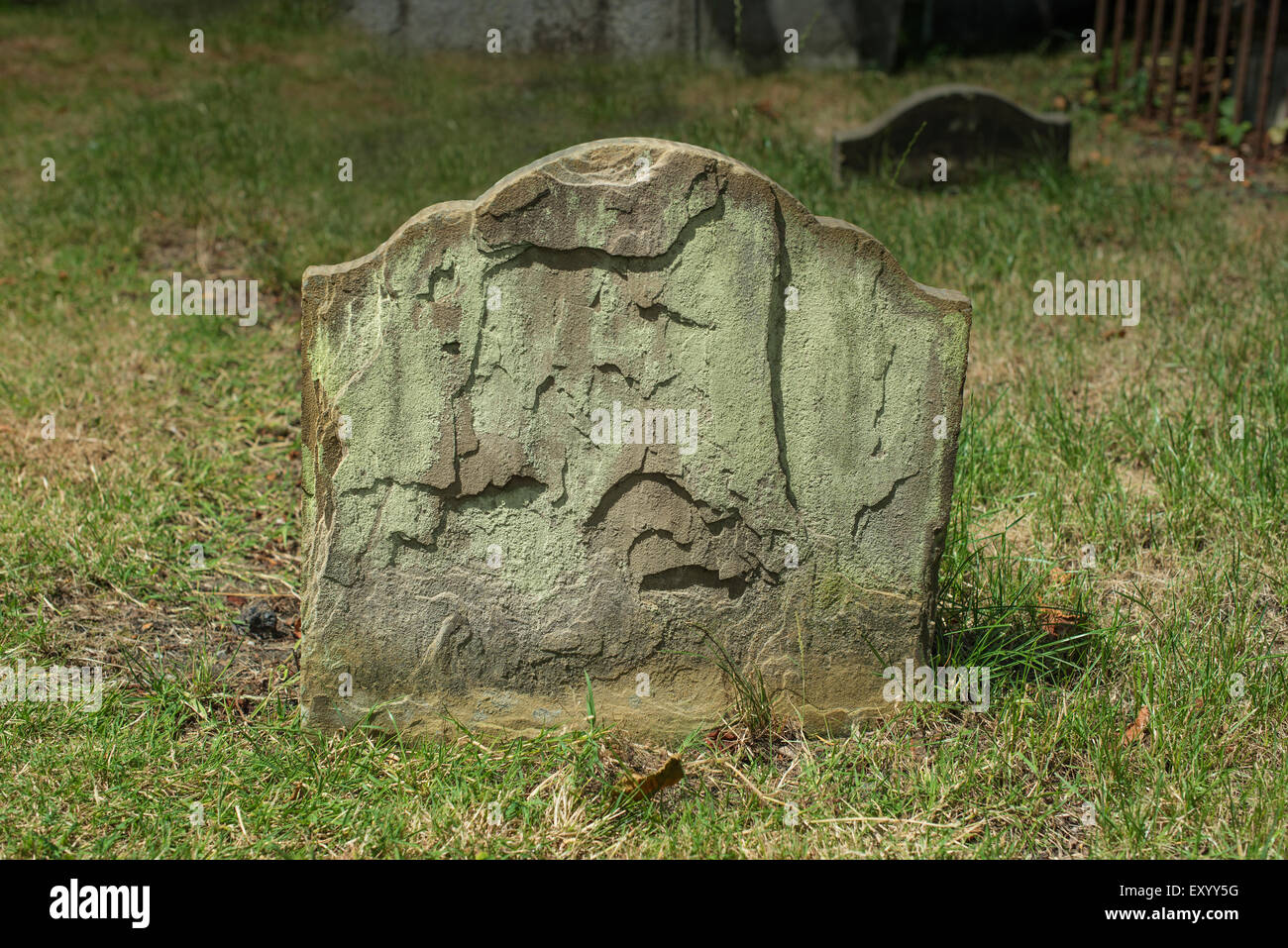 Gravestone hi-res stock photography and images - Alamy