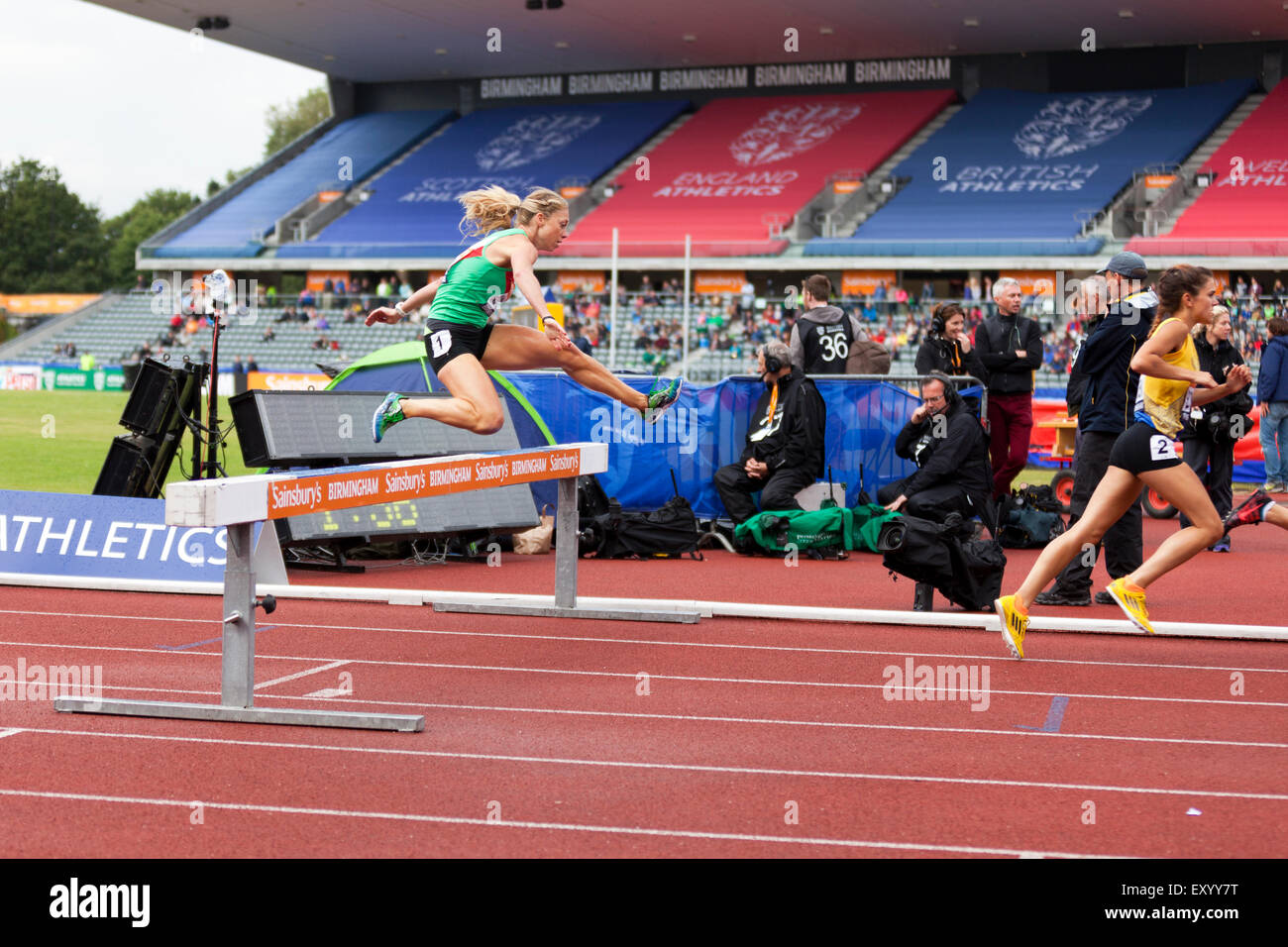 Womans steeplechase race hi-res stock photography and images - Alamy