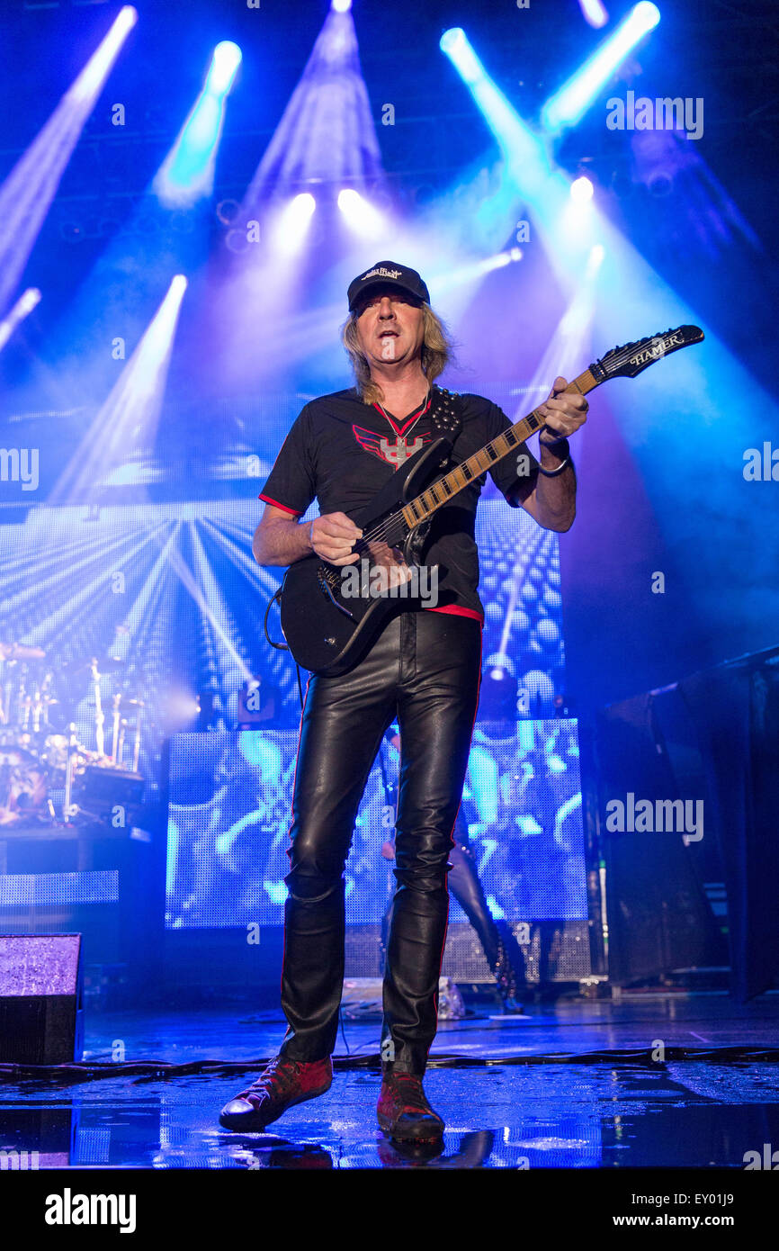 Oshkosh, Wisconsin, USA. 16th July, 2015. Guitarist GLENN TIPTON of ...