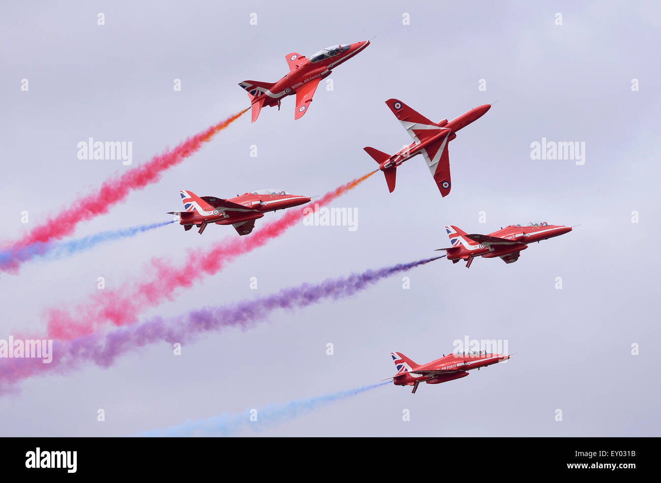 Red Arrows RAF aircraft display at RIAT 2015, Fairford, UK. Credit: Antony Nettle/Alamy Live ...