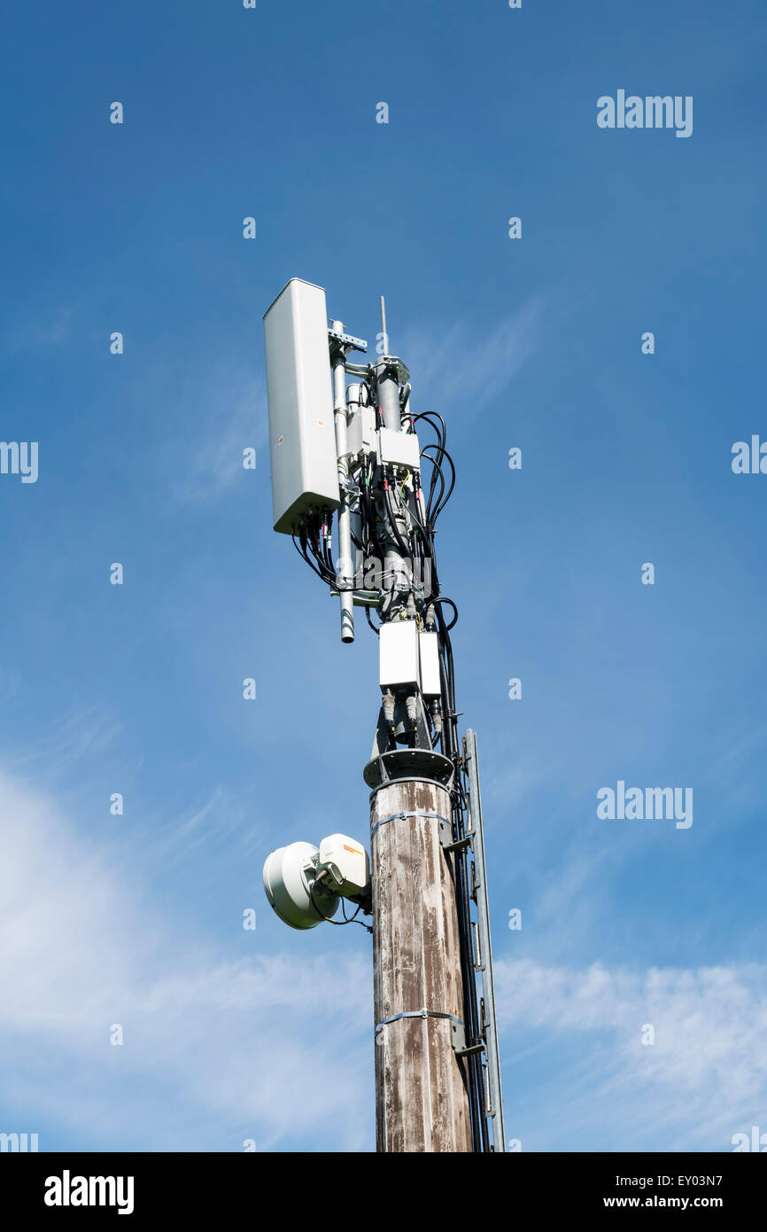 Mobile phone Macrocell communications mast Stock Photo - Alamy