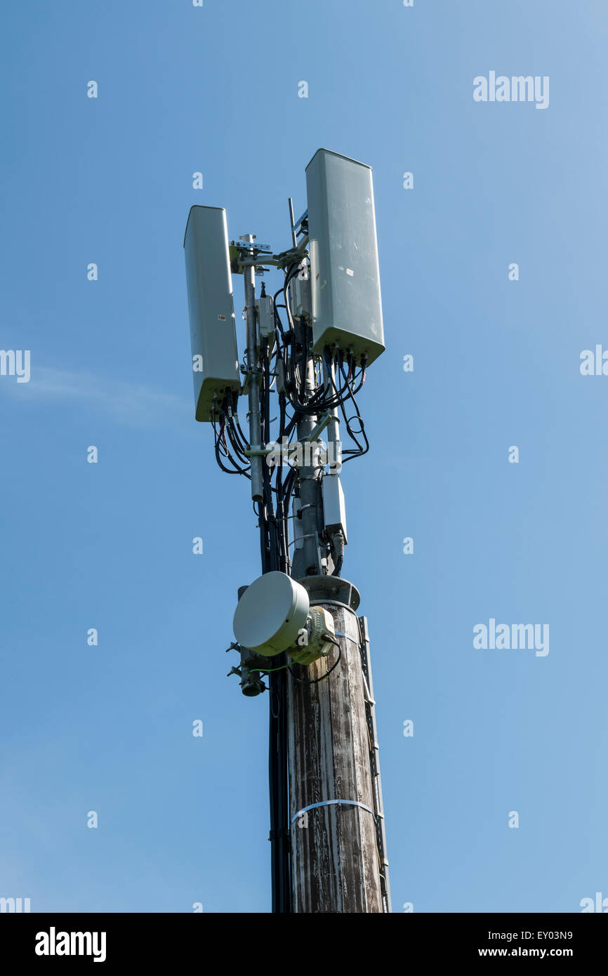 Mobile phone Macrocell communications mast Stock Photo - Alamy