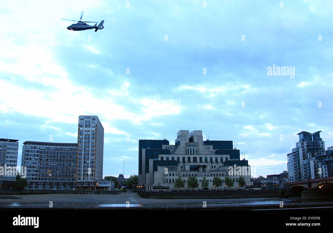 Filming for some of the final scenes of James Bond 'Spectre' take place ...