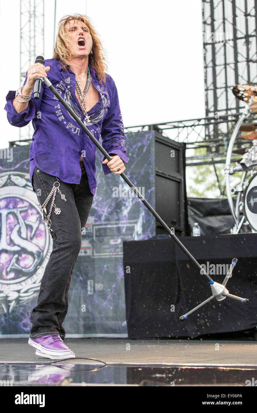 Whitesnake singer david coverdale performs hi-res stock photography and ...