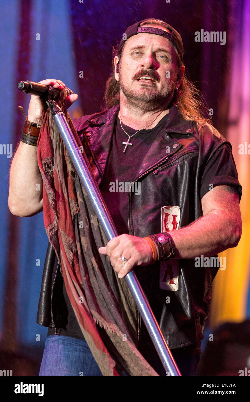 Oshkosh, Wisconsin, USA. 16th July, 2015. Singer JOHNNY VAN ZANT of ...