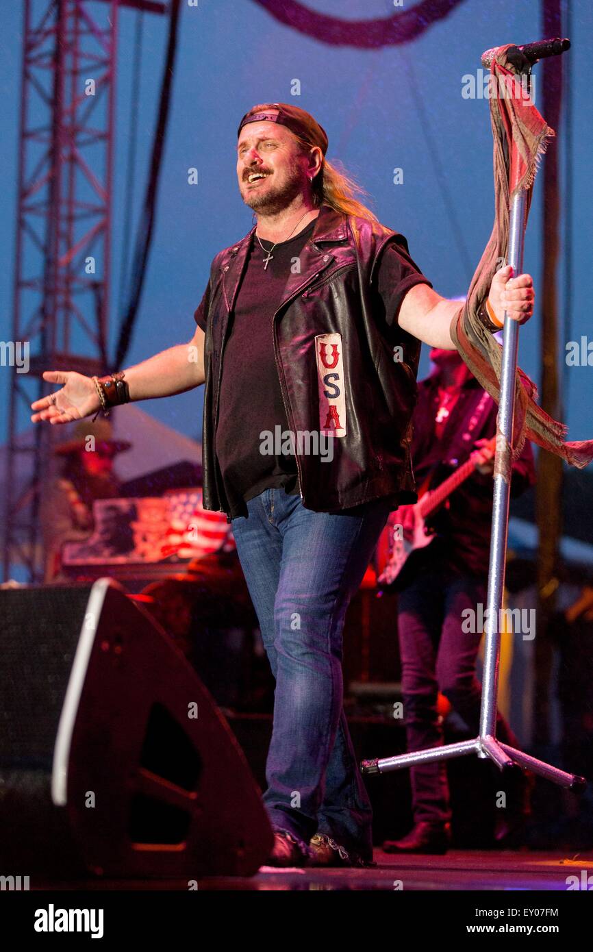 Oshkosh, Wisconsin, USA. 16th July, 2015. Singer JOHNNY VAN ZANT of ...