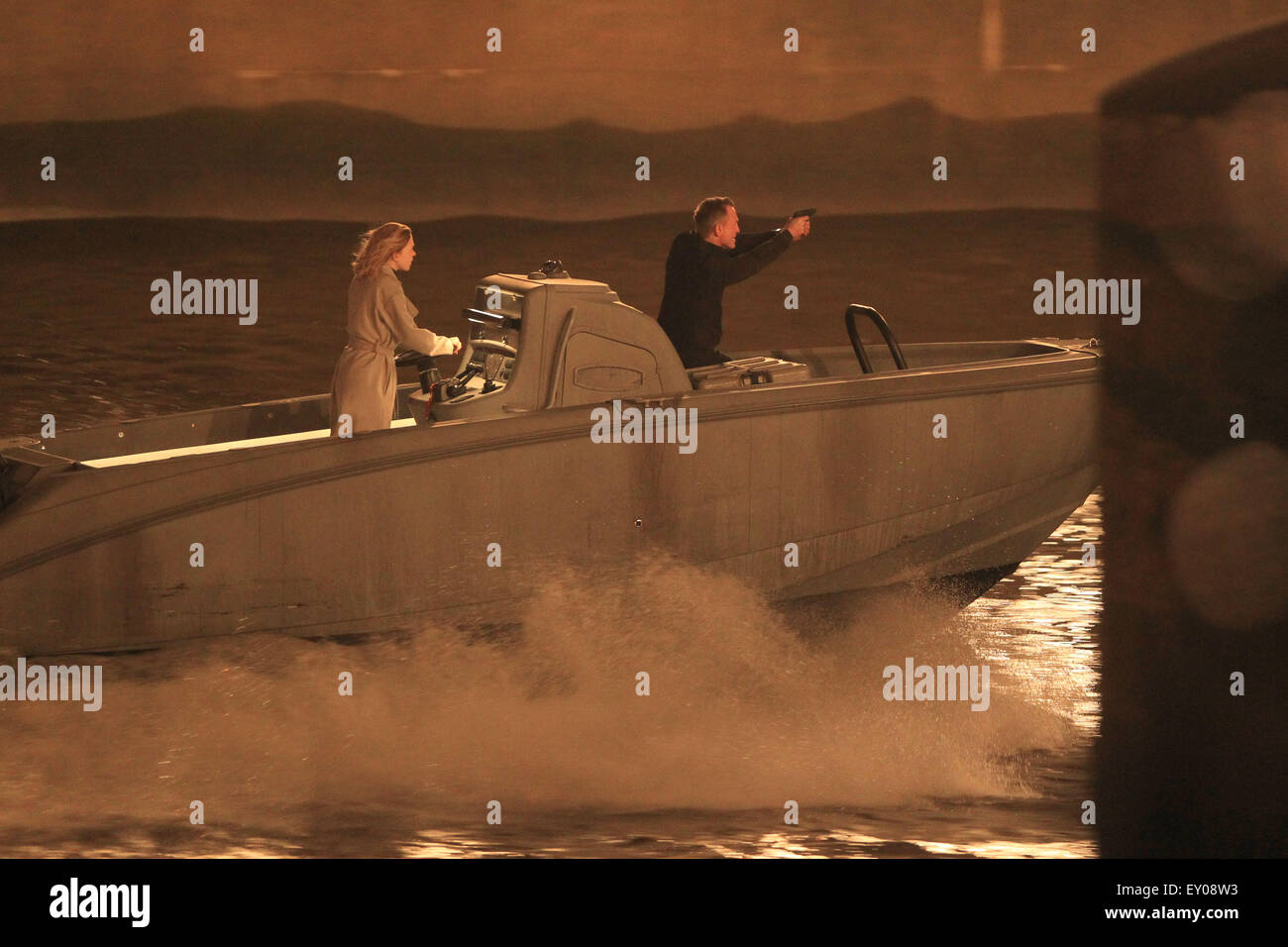 Filming for some of the final scenes of James Bond 'Spectre' take place ...